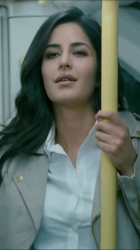 Jab Tak Hai Jain Subway Scene 05 — Postimages