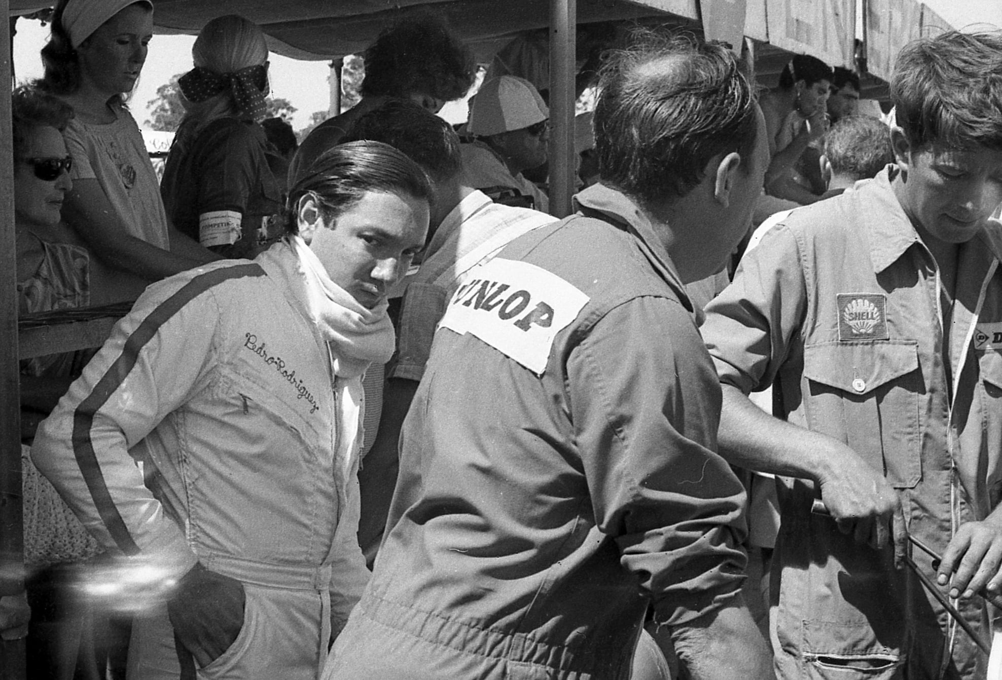 6899 AMB Rodriguez R7 BW — Postimages