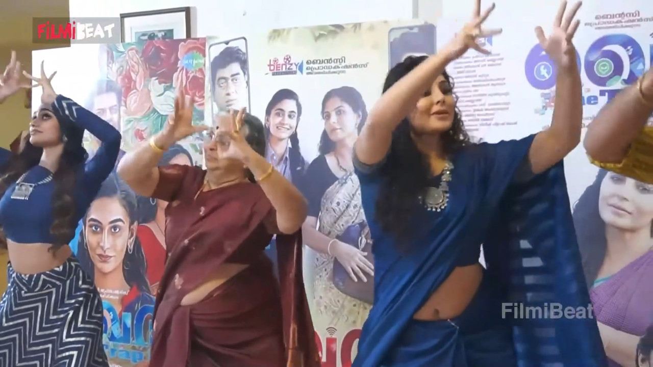 Asha Sarath Very Rare Sexy Open Deep Navel show in Blue Saree mkv ...