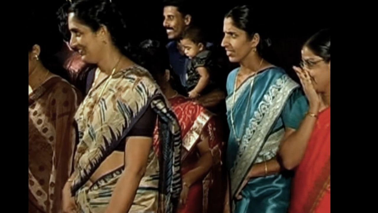 Beautiful Homely Malayali Aunty Sexy big Deep Navel in Saree mp4 ...