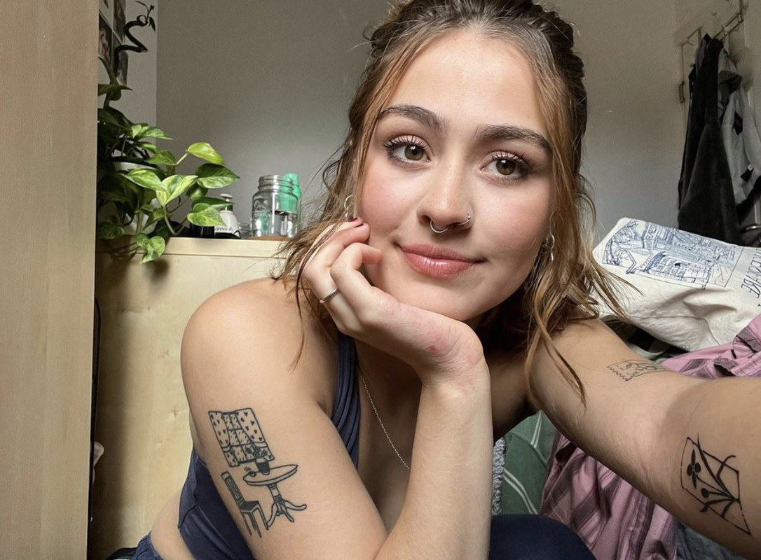 AB251742 0 F5 A 4 E90 8563 DE163 A3 D09 E0 — Postimages