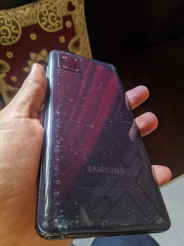 How to avoid back panel dents due to dust? : r/Smartphones