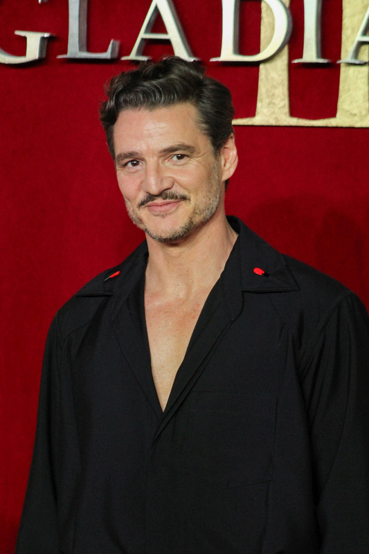 Pedro Pascal 056 — Postimages