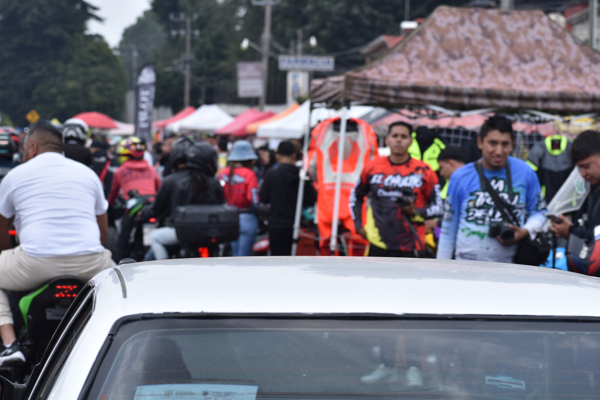 AVQ 3852 — Postimages