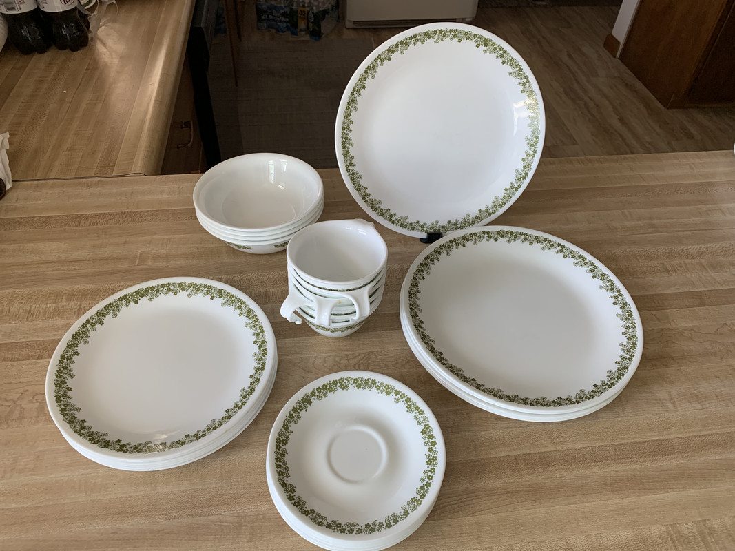 Sold - 6-place (30-piece)Vintage Corelle Green Crazy Daisy dinner set ...