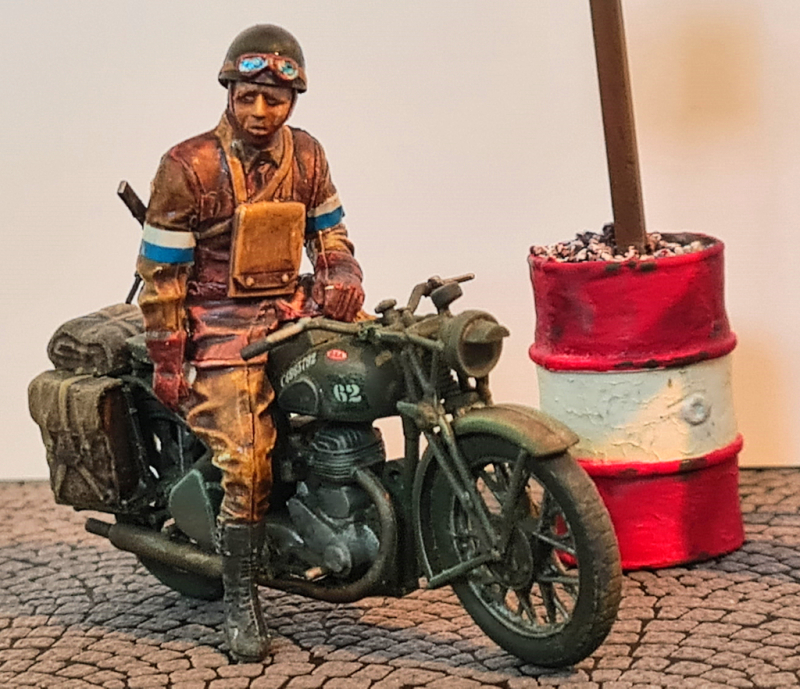 Tamiya 1/35 British despatch rider set - Figure Ready for Inspection ...