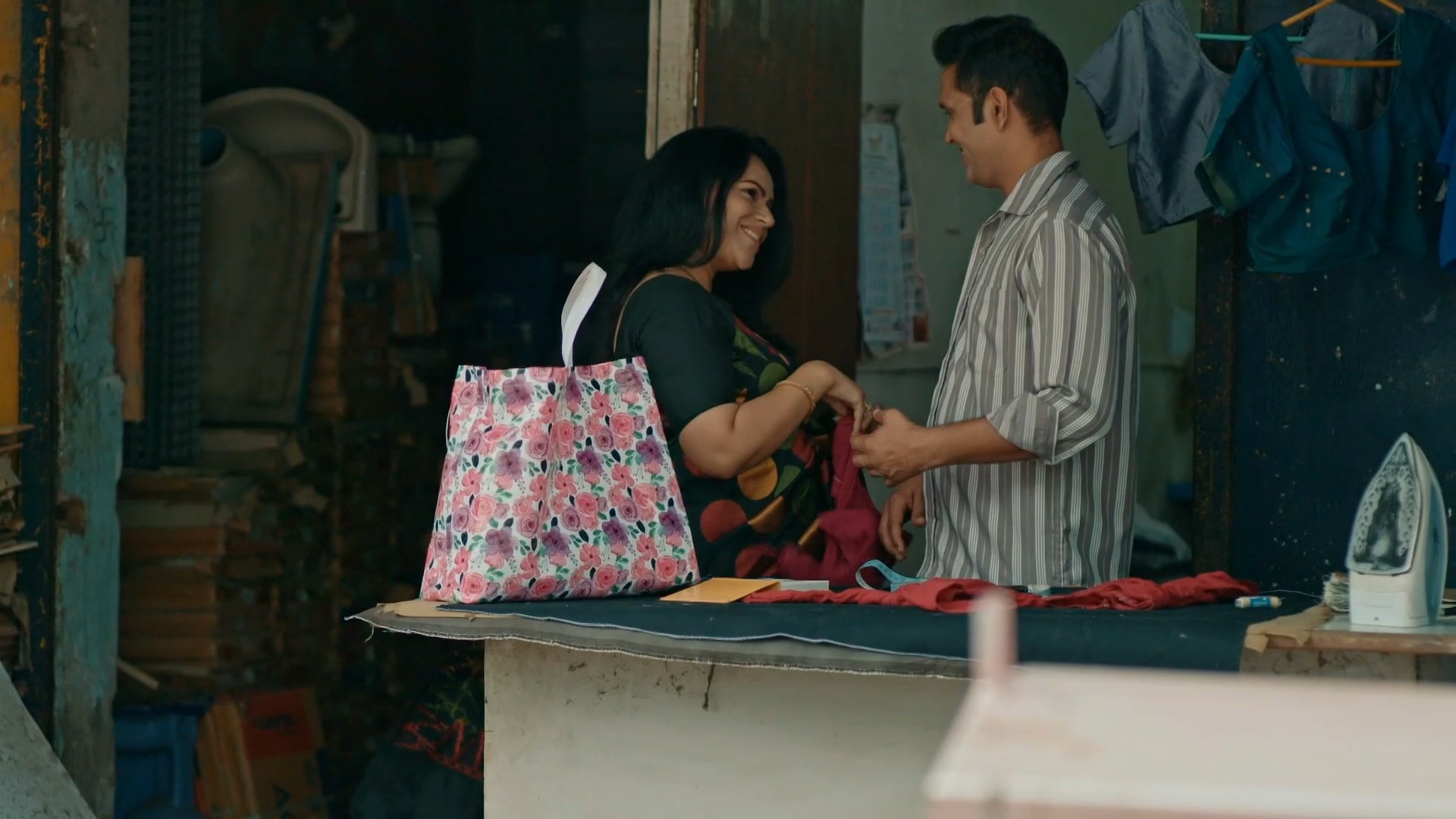 Hot Sexy Aunty in saree seducing crimepatrol mp4 snapshot 00 31 601 — Postimages