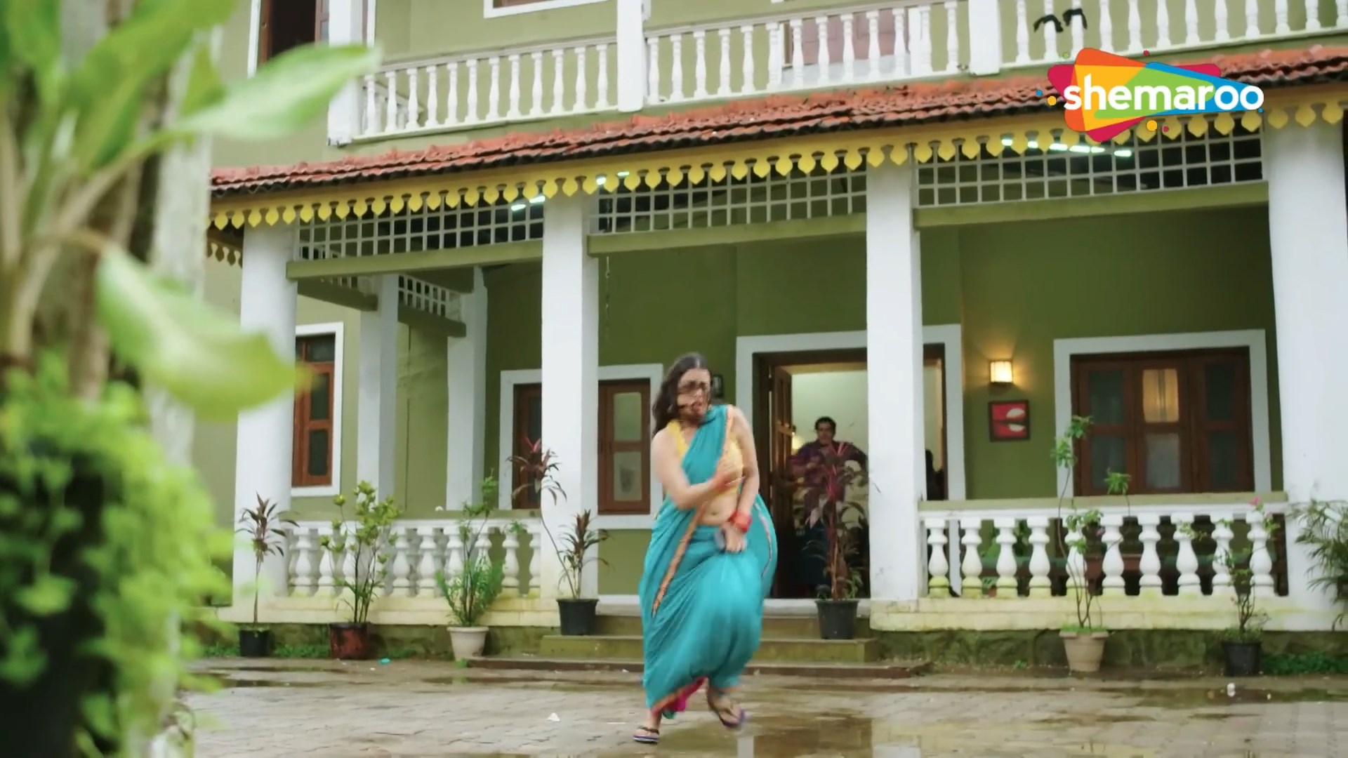 Hot Sexy lady in saree showing anvel and big boobs mp4 snapshot 02 14 721 — Postimages