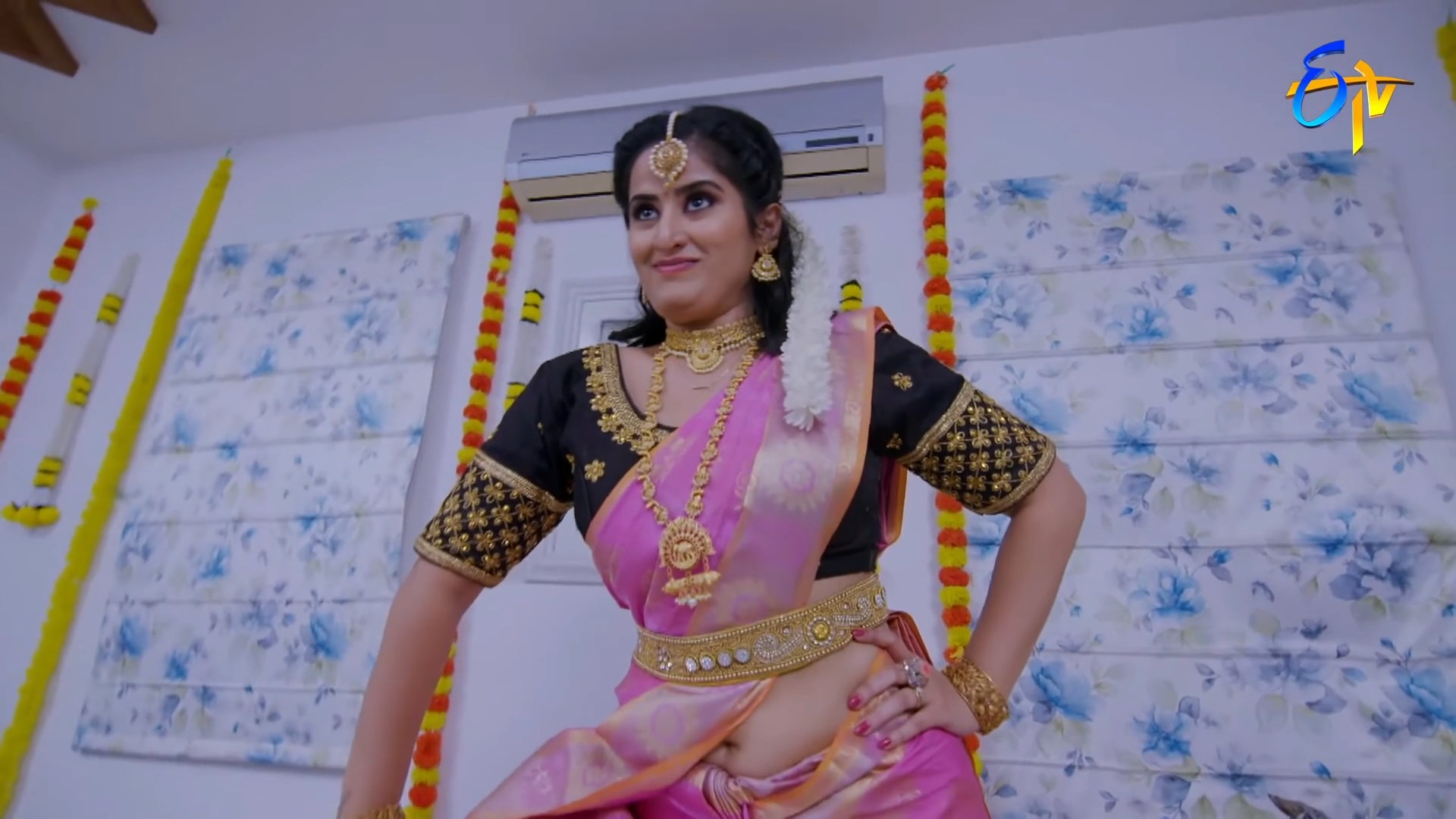 Sexy hot Telugu serial artist navel in pink saree mkv snapshot 00 29 ...