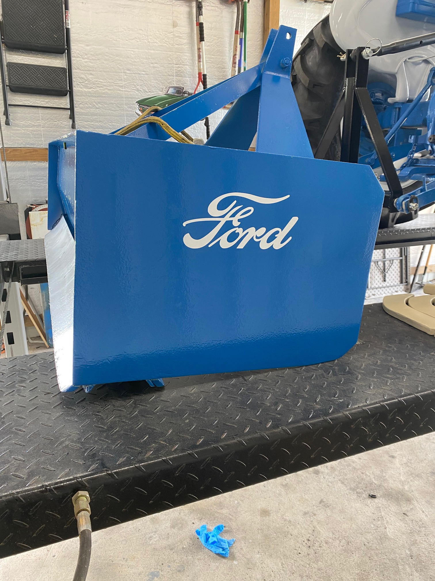 Ford blade — Postimages