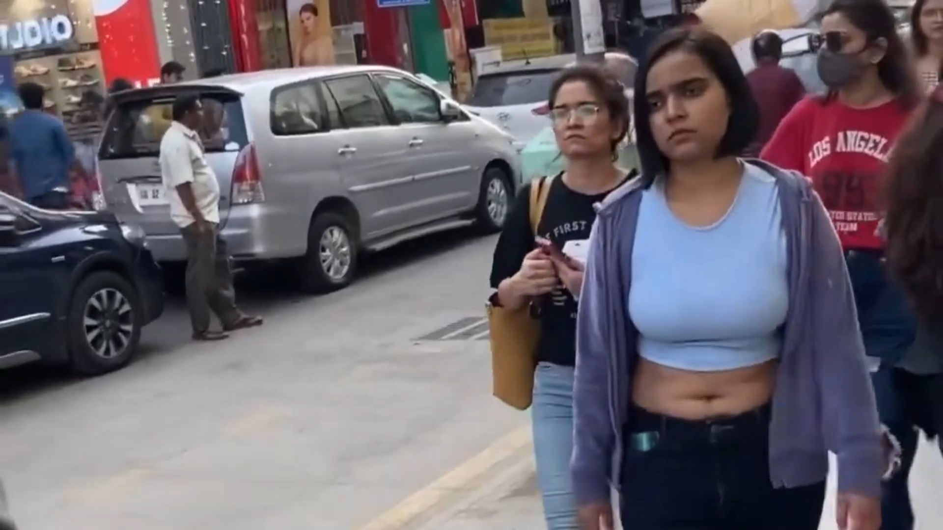 Hot Sexy Girl Big bouncing Boobs and Deep big navel in public mp4 ...