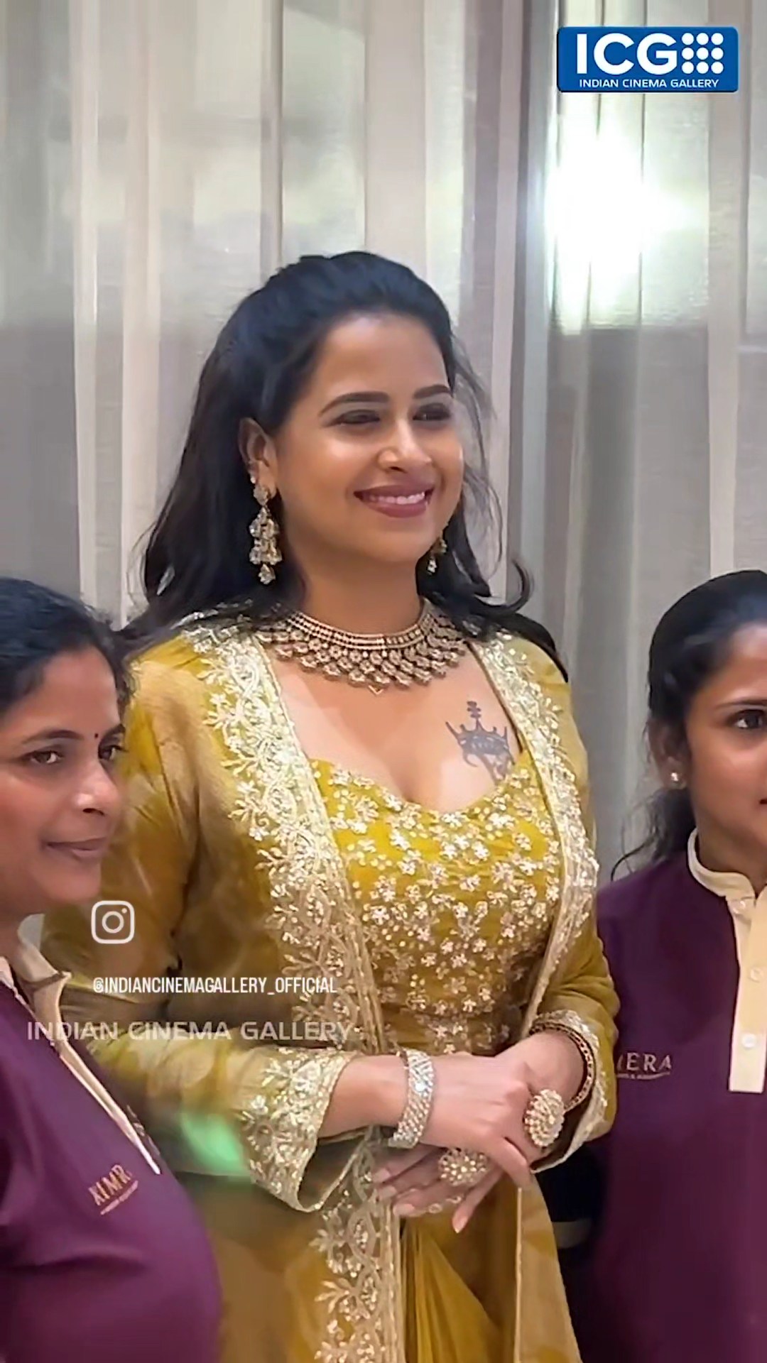 sadhika venugopal open deep navel and cleavage in yellow costume mp4 snapshot 00 15 020 — Postimages