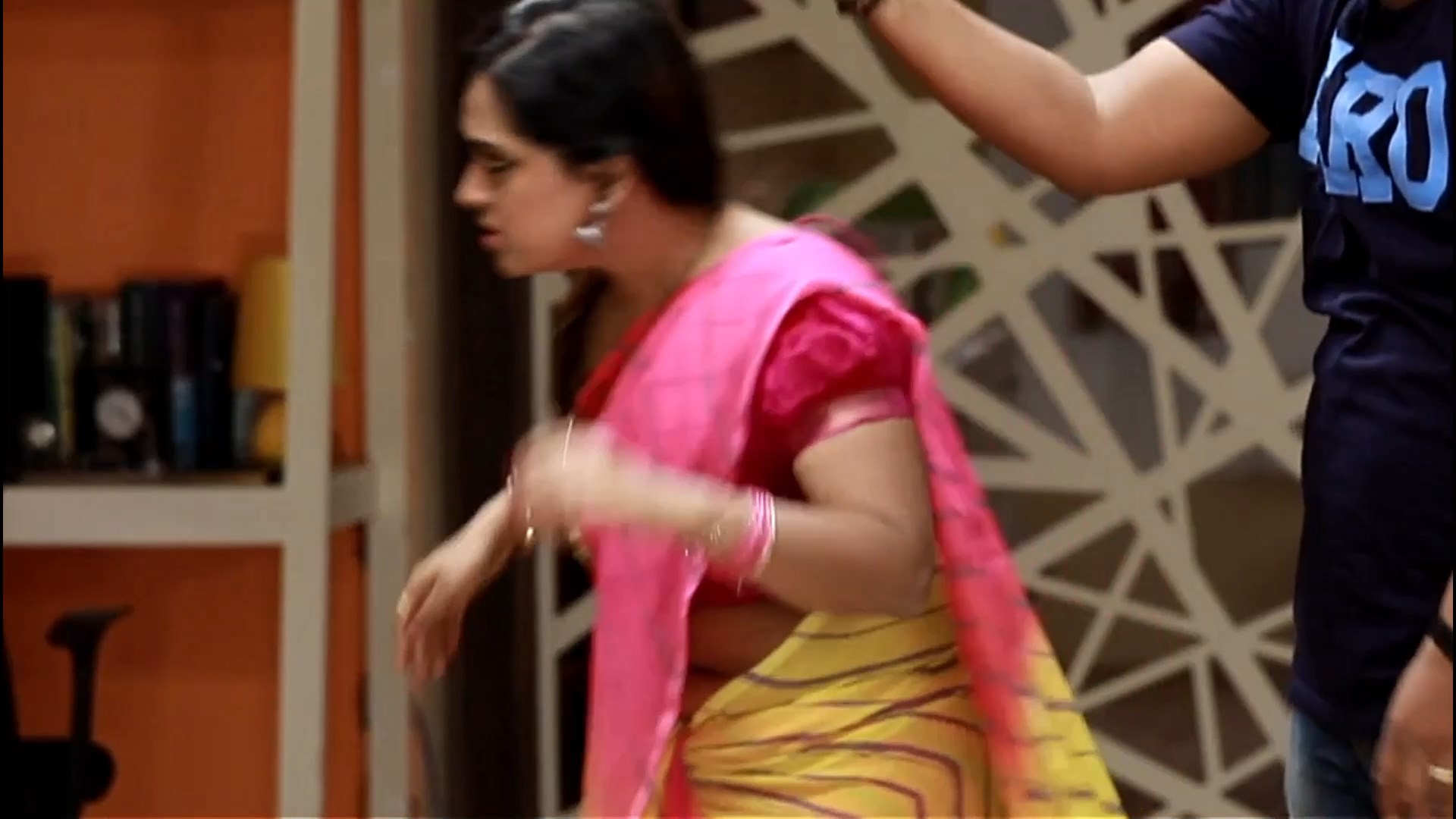 Tamil Serial actress Sexy Wide Navel Show mkv snapshot 00 02 418 ...