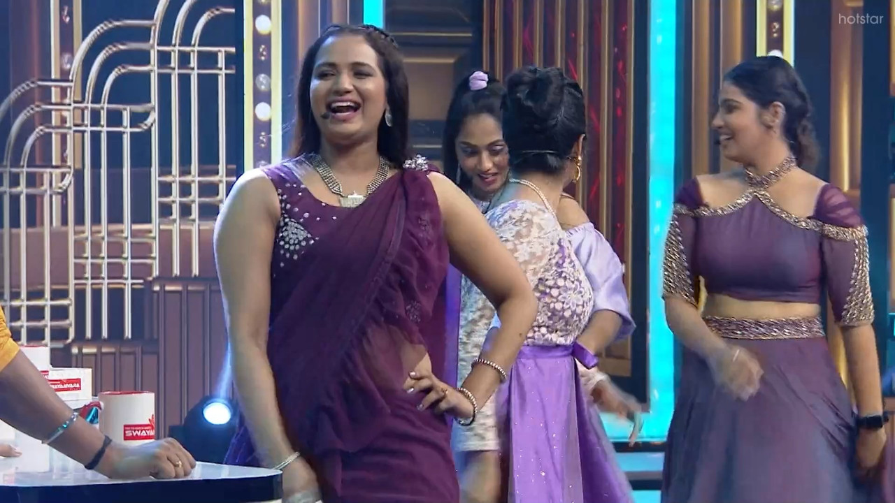 Saranya Anand Sexy Deep Navel Hole and other actress mp4 snapshot 02 32 ...