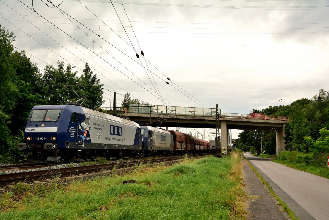 145 070 011 — Postimages