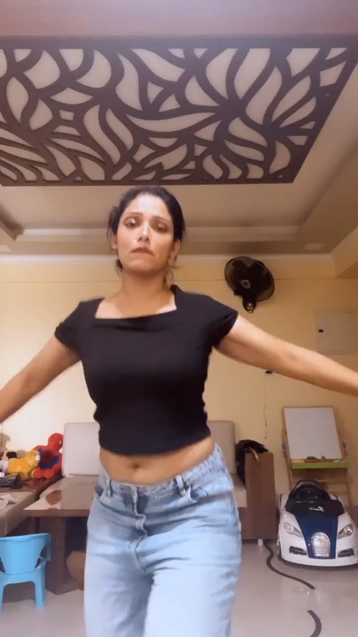 Avantika Mohan Sexy Navel mp4 snapshot 00 05 074 — Postimages