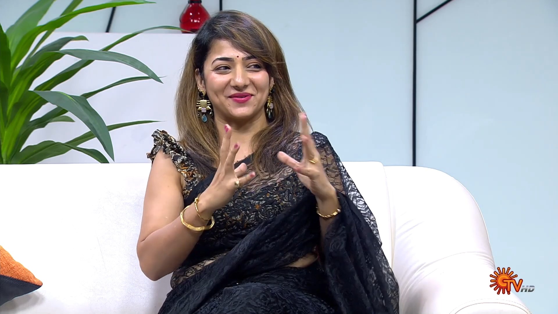 Priya Prince Sexy Navel and Boobs in black transparent saree mp4 snapshot 00 03 287 — Postimages