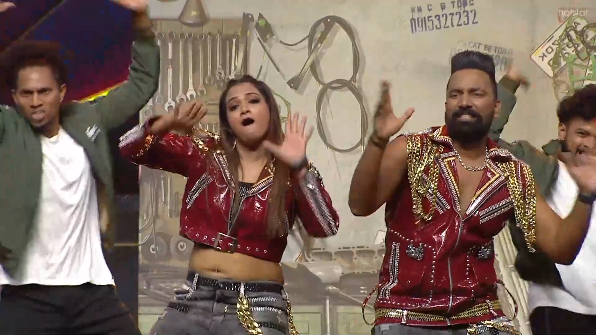 Saranya Anand Bubbly Sexy Big Wide Deep Navel Hole while dancing mkv ...