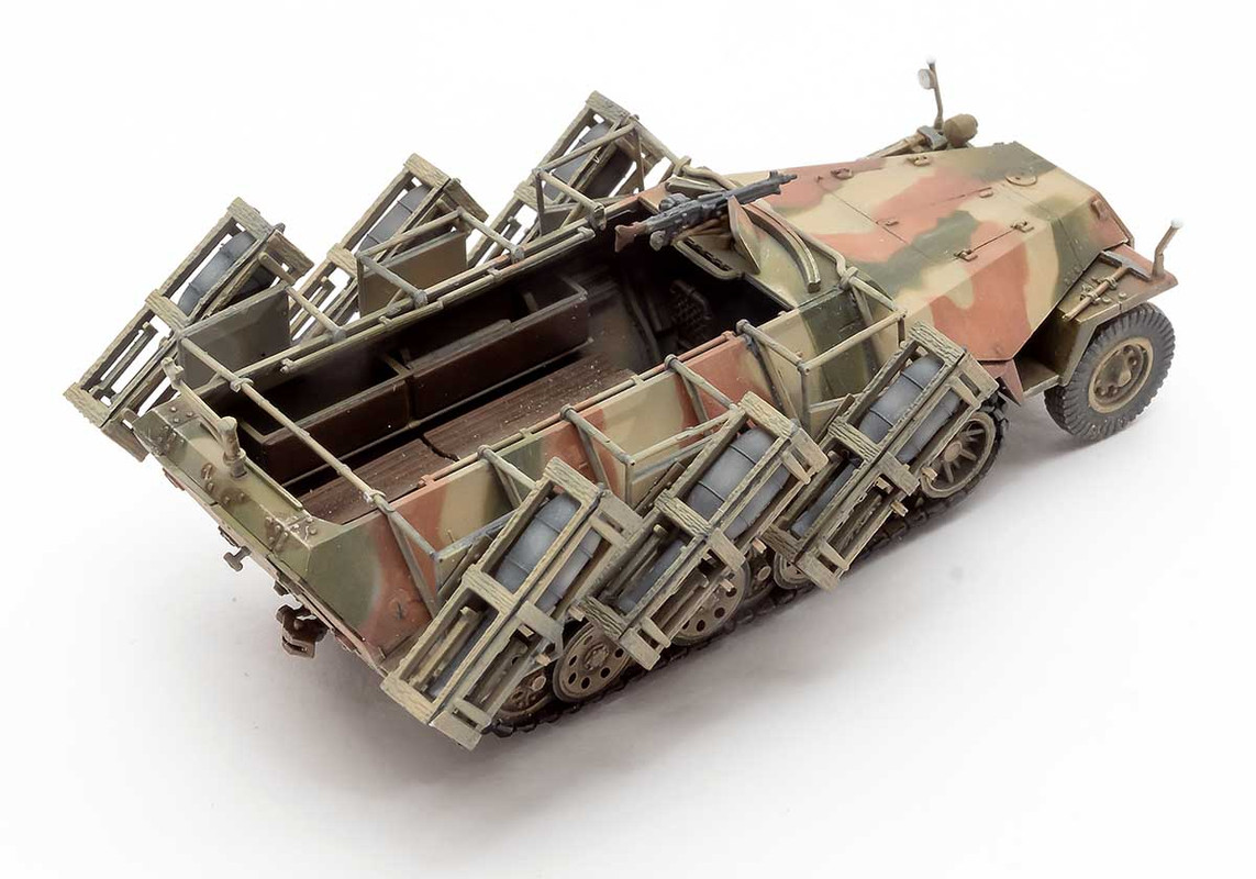 1/72 Dragon SdKfz 251D w/Wurfrahmen (32cm Napalm Rockets) - Ready for ...