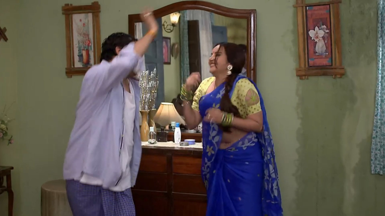 Geetanjali Misha Very Sexy Big Deep Wide Navel Hole in Saree mp4 ...