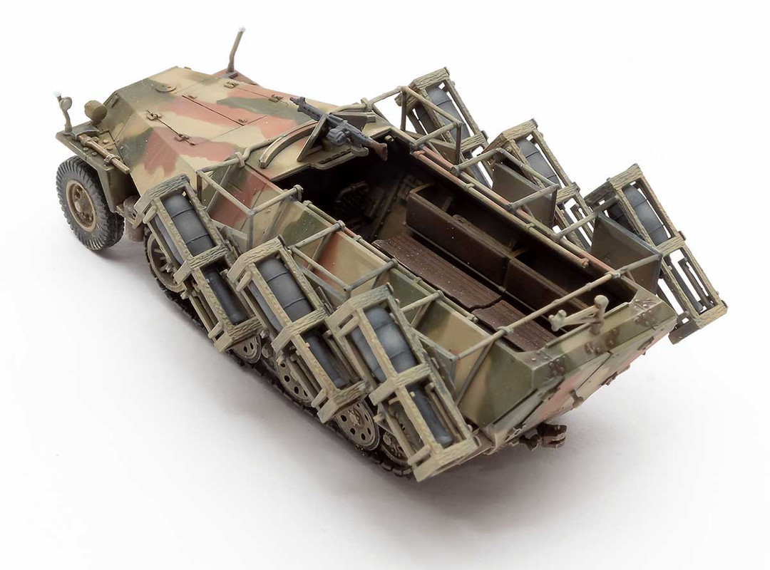 1/72 Dragon SdKfz 251D w/Wurfrahmen (32cm Napalm Rockets) - Ready for ...