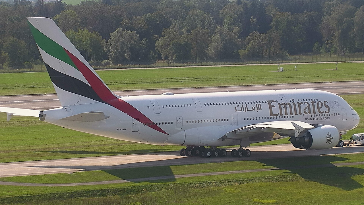 Zrh Dock E2 367824 — Postimages