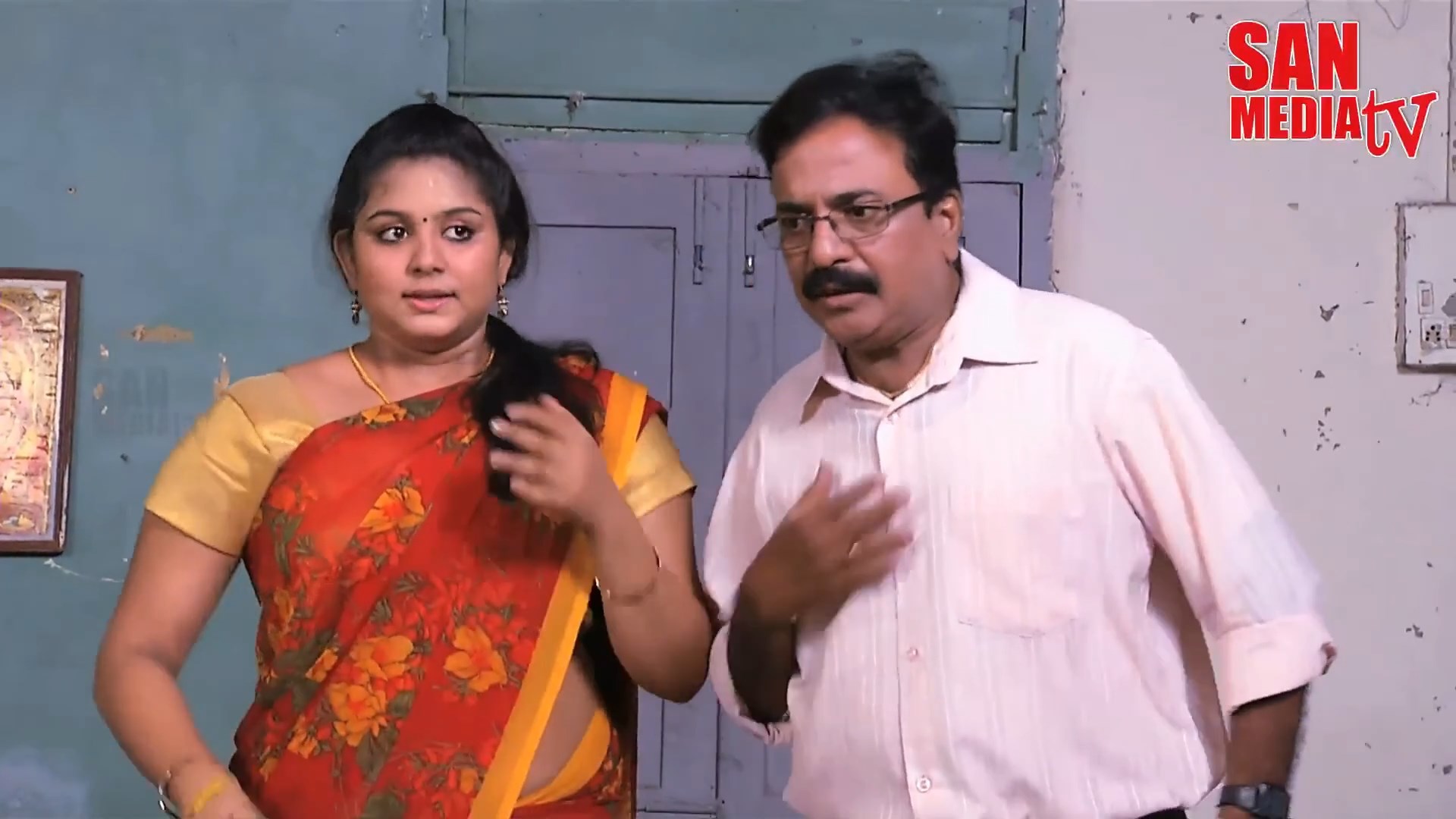 Chubby Tamil Serial actress Navel slip in saree mkv snapshot 00 47 573 ...