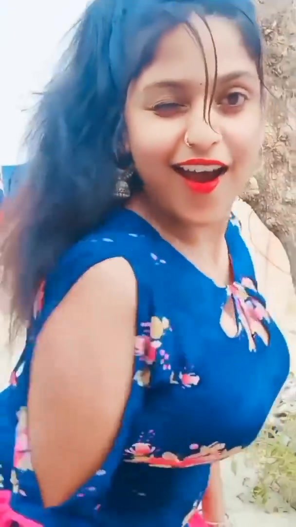 Karti Hu Mai To Pyar Sirf Sunday Ko Ayushi Bhagat 2 new hot Dance Video mp4 0002 — Postimages