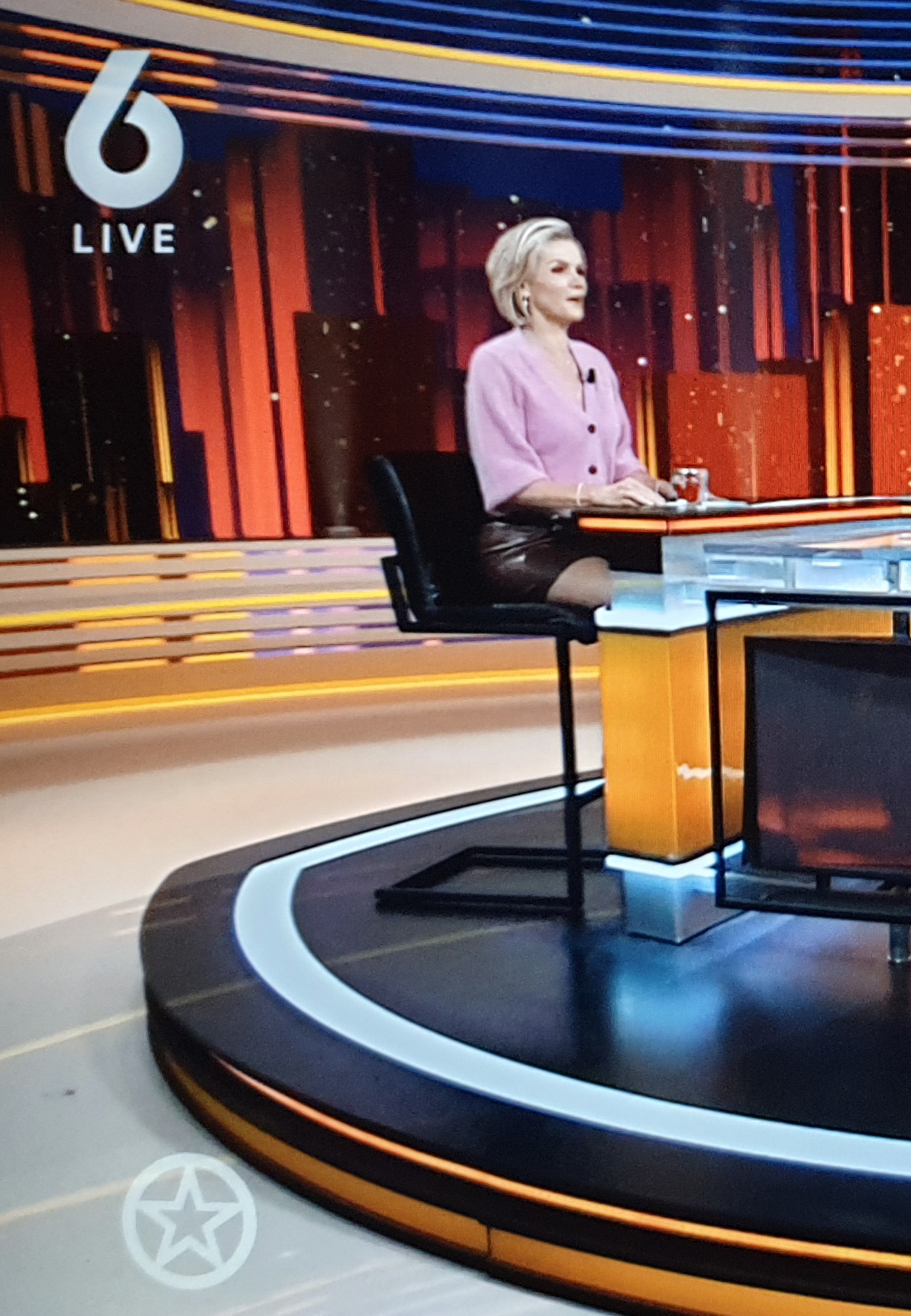 Tooske Ragas 20231017 072725 (2) — Postimages