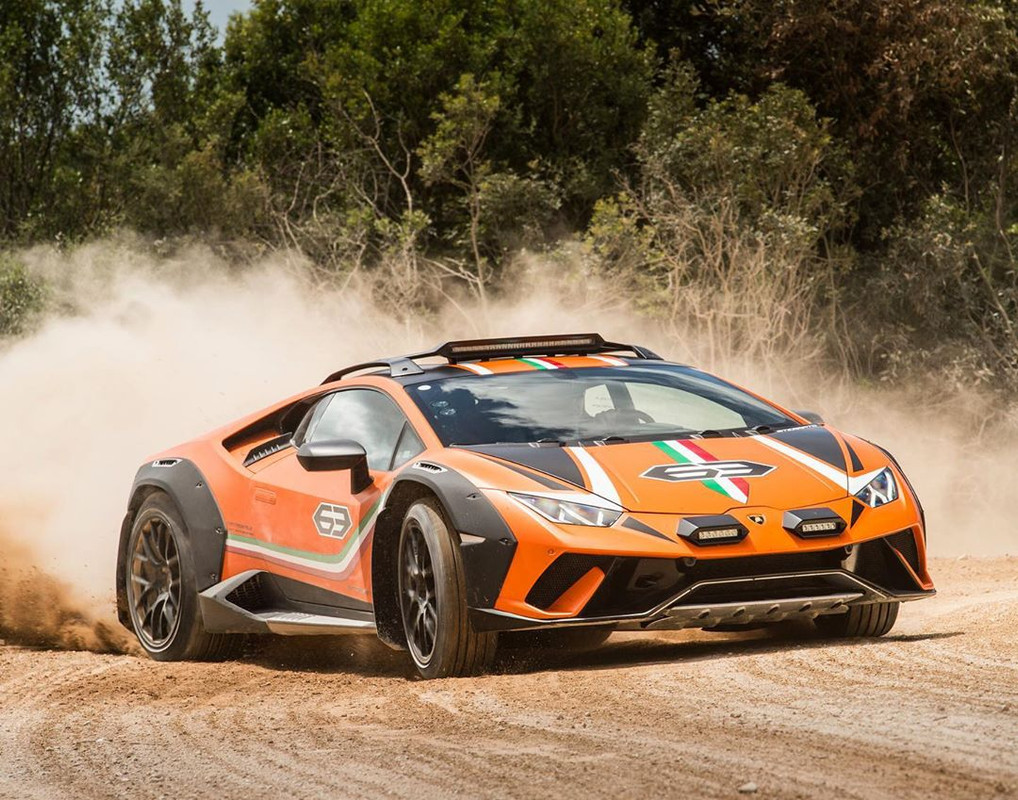 lamborghini huracan sterrato drifting off road — Postimages