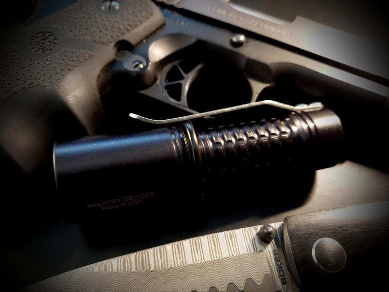 Surefire E2D Defender Ultra VS Malkoff Bodyguard V2 - 18650 Flashlights ...