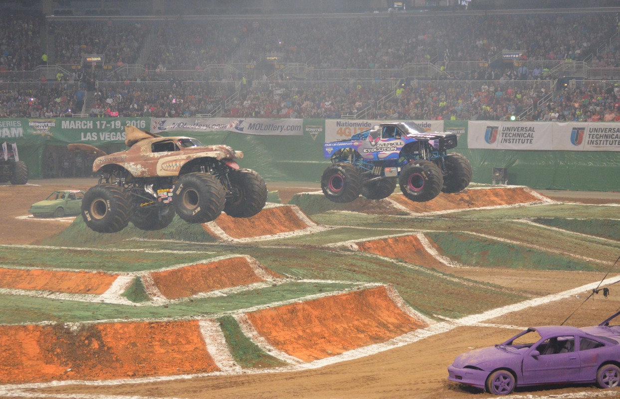 2016 2 20 Monster Jam Entrance Racing (3) — Postimages