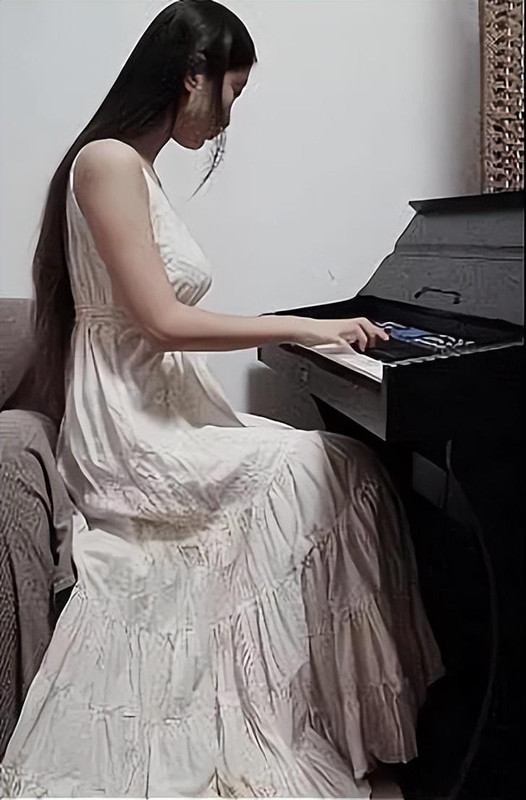 v2 d7344428eaa712f634db16bbfd773fde r — Postimages