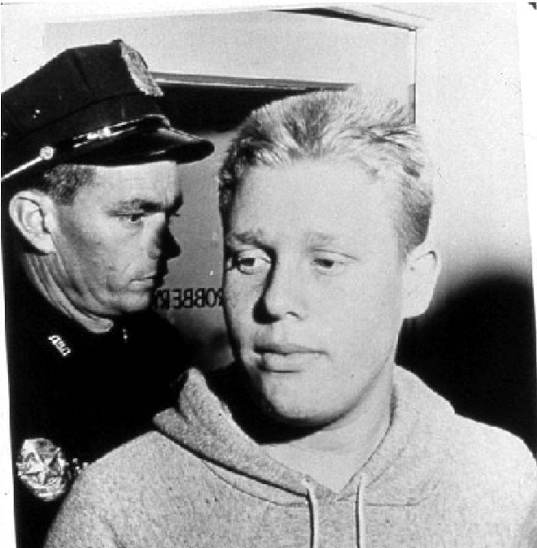 How did Fritz know when Ruby was in position to kill Oswald? - Page 8 ...