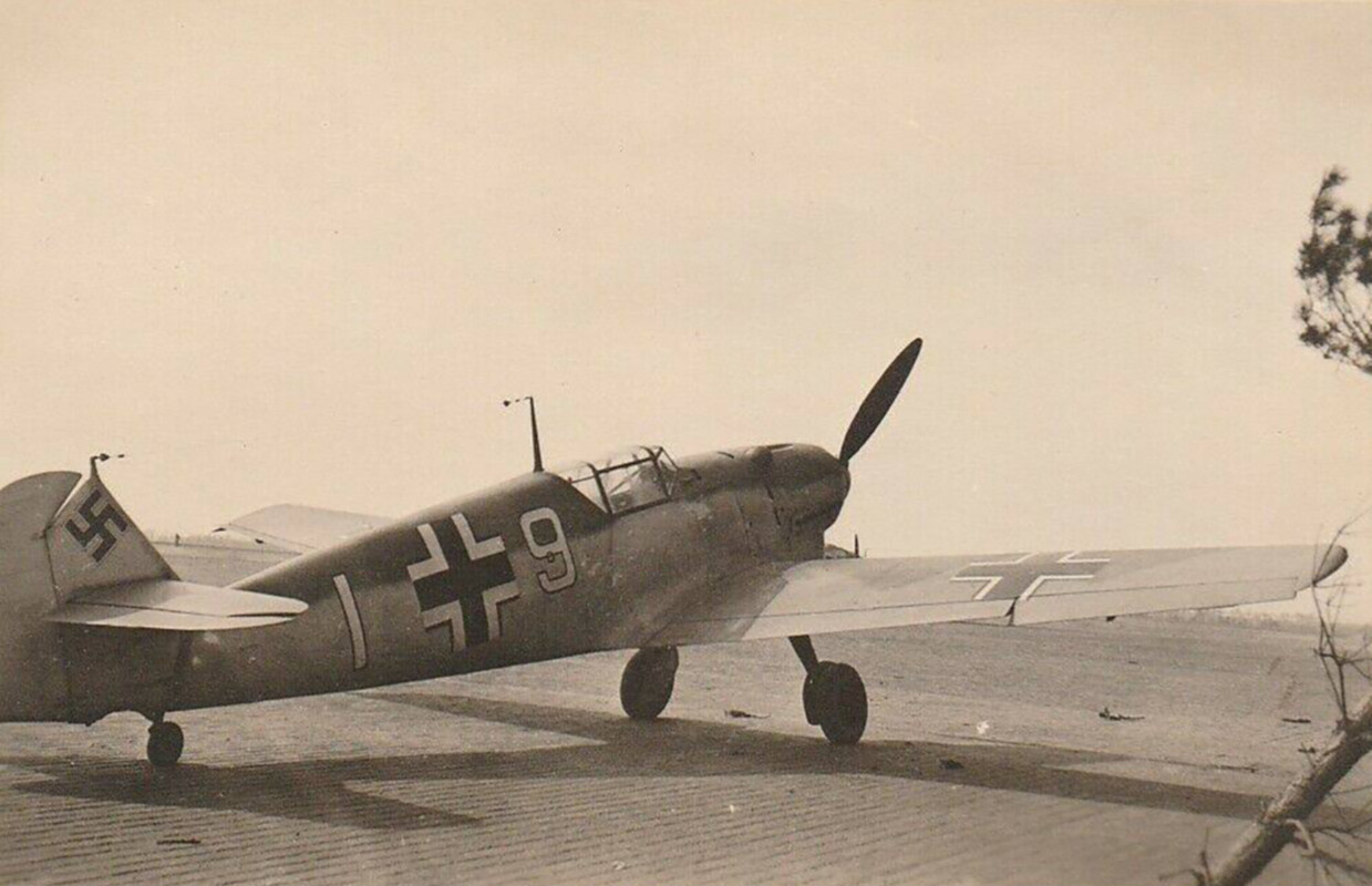 Messerschmitt Bf 109D III JG126 White 9 Germany early 1940 ebay 01 ...
