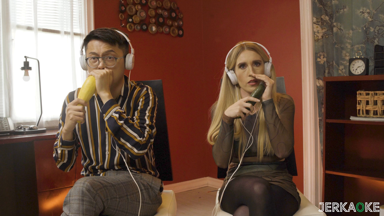 Charlie Forde Stretch Me Yoga Teacher JERKAOKE mp4 0011 — Postimages