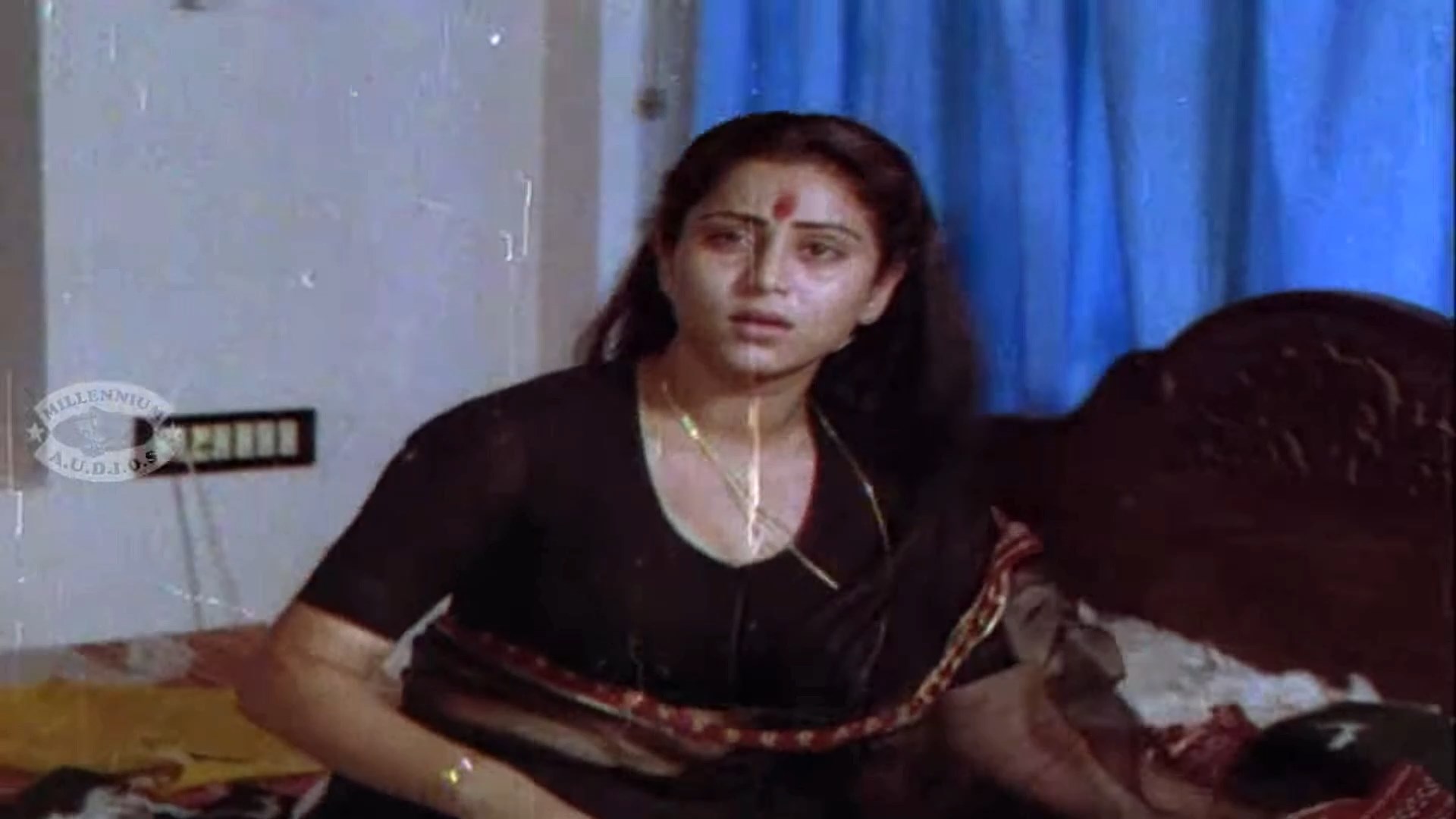 Beautiful and young geetha navel and other saree scenes mp4 snapshot 01 ...