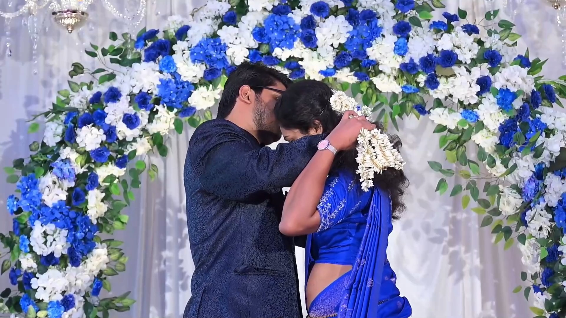 Beautiful tulu bride open navel in violet saree mp4 snapshot 00 12 672 — Postimages