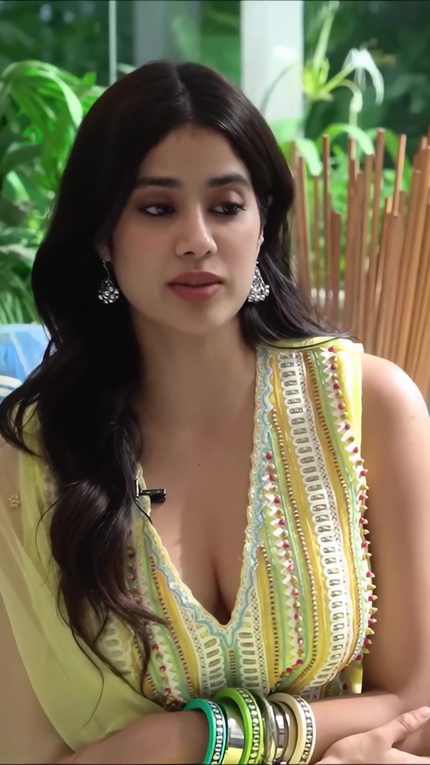 Janhvi Kapoor 3 000052 — Postimages