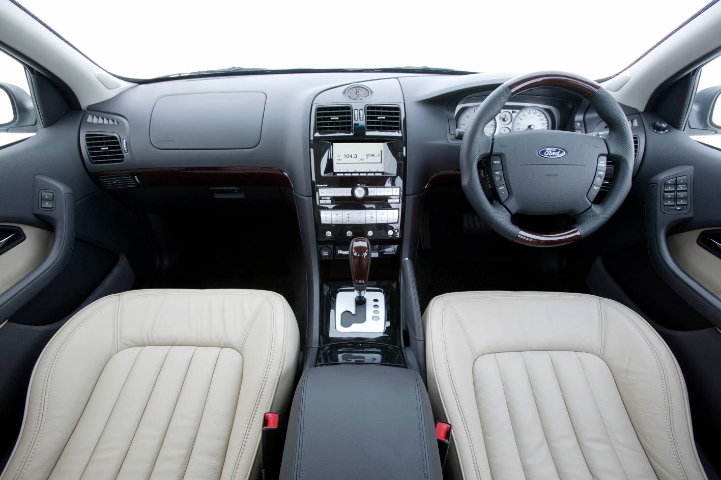 BA MK II LTD IN CHINA BEIGE LEATHER — Postimages