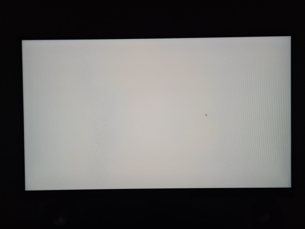 Aparente efeito vinheta em um novo LG 24GN600, problema ou normal ...