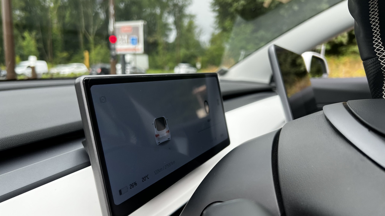 L'écran CarPlay et Android auto qui change tout à bord de votre Tesla ...