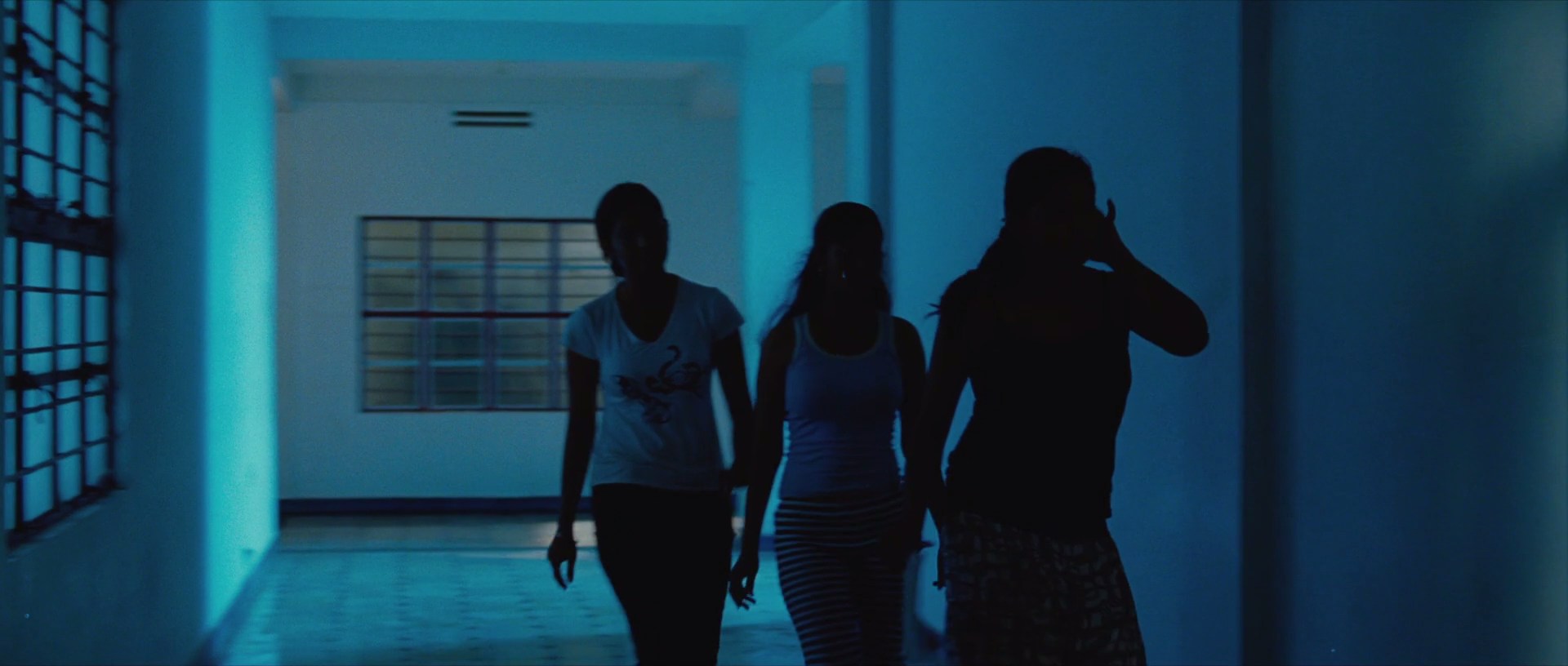 00 10 48 — Postimages