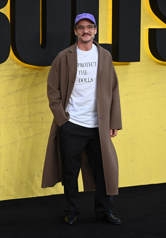 Pedro Pascal 033 — Postimages
