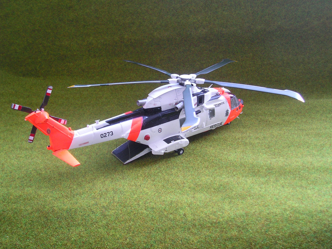 SAR Queen of the RNoAF, Italeri's Merlin rises yet again. - Ready for ...