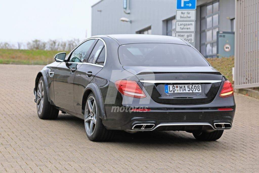 Mysterious Mercedes-Benz test mule spied - Most likely the next-gen SL ...