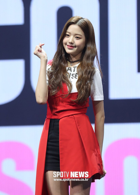 IZONE DAILY 1056809096450519040 20181029 082457 img1 — Postimages