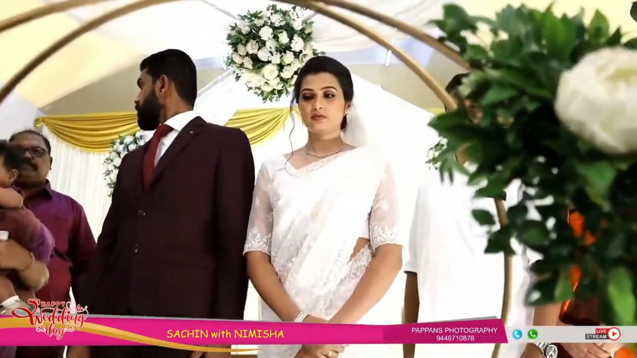 Cute Malayali Bride Open Deep Big Navel show in White Saree mkv ...