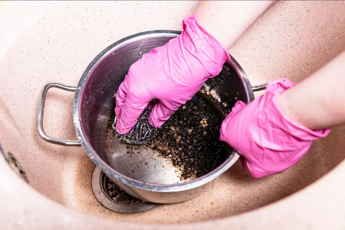 Truco casero para limpiar ollas quemadas quedan como nuevas - Imperio Noticias