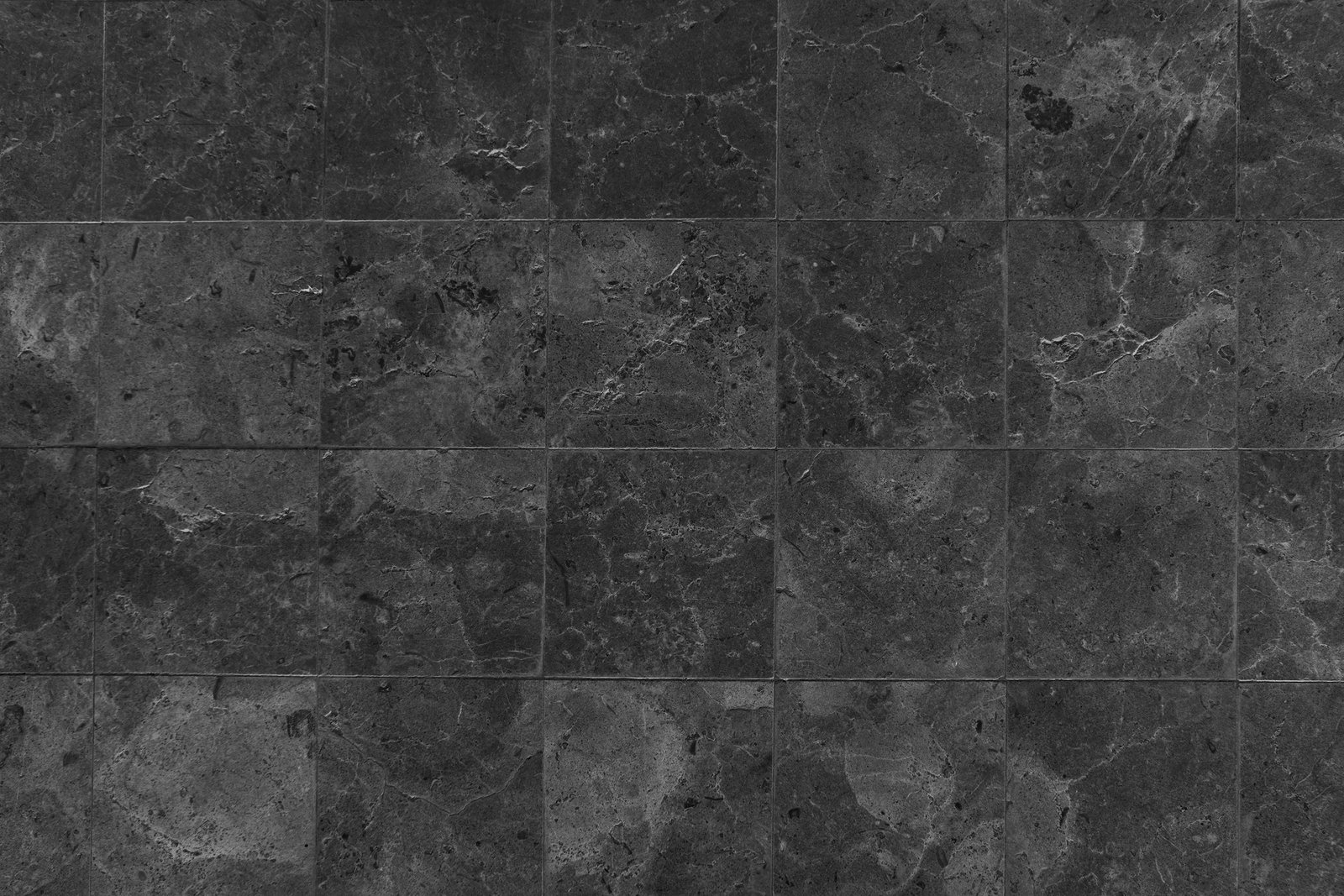 black stones tiled floor — Postimages